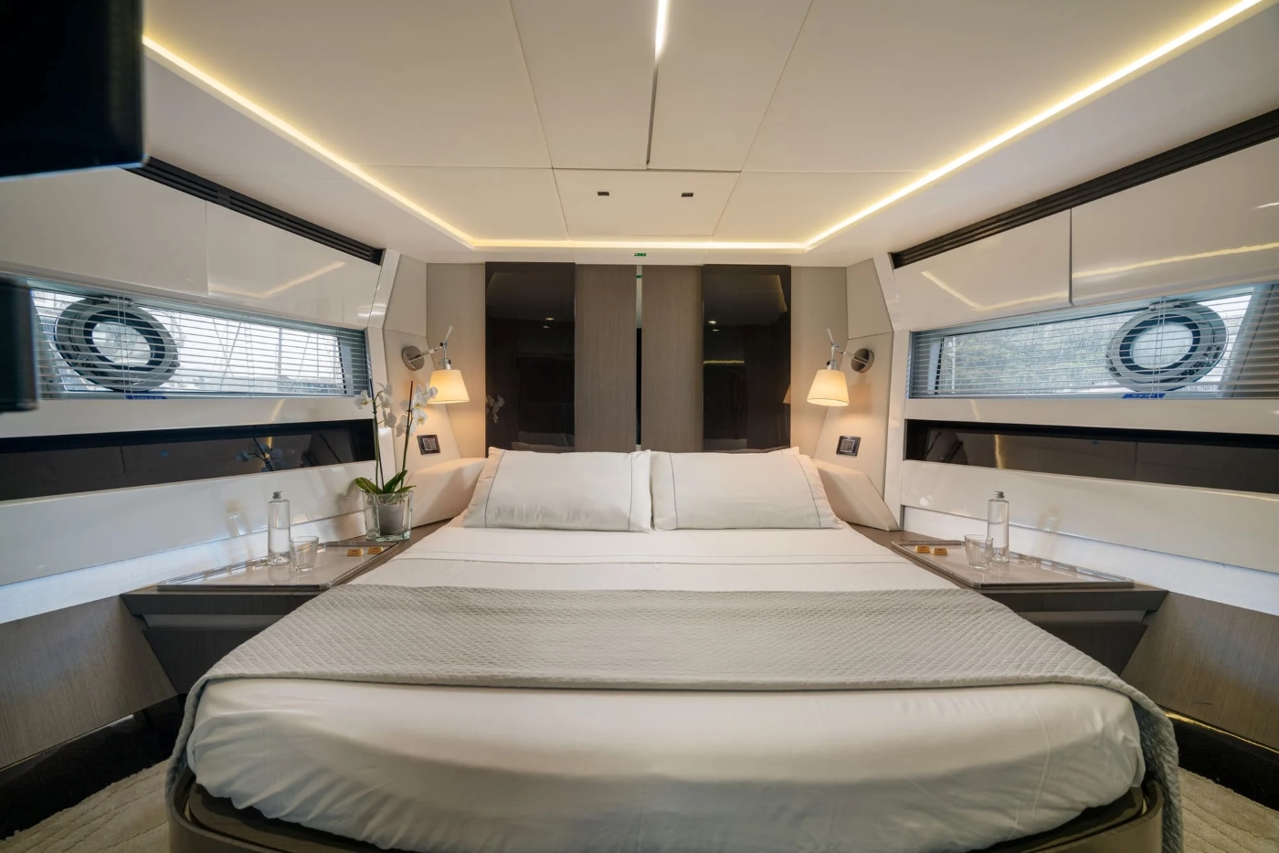 Yacht MANARA PRIMA, Azimut S7 | CHARTERWORLD Luxury Superyacht Charters
